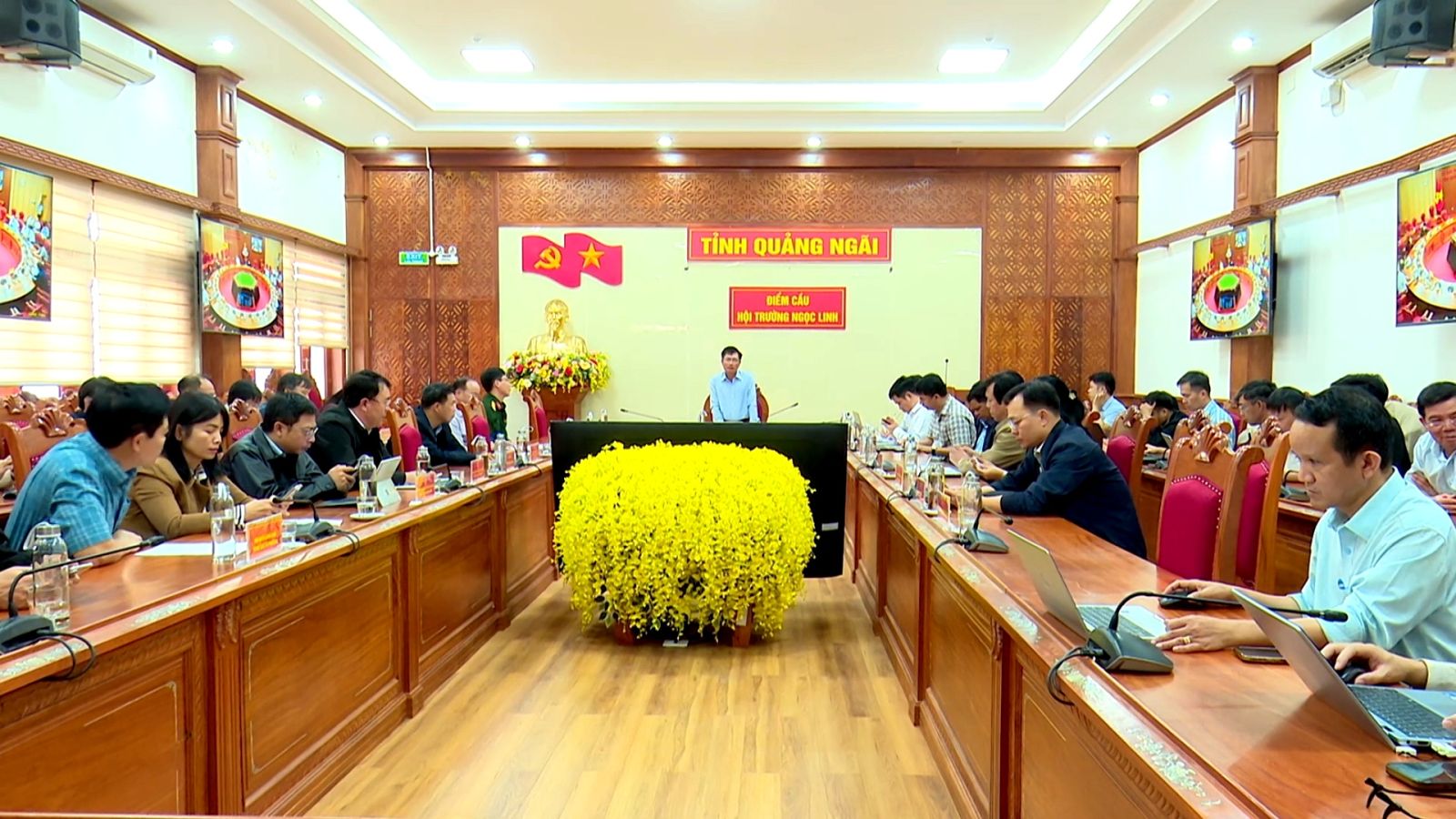 Vice Chairman of the Provincial People's Committee Nguyen Ngoc Sam ...