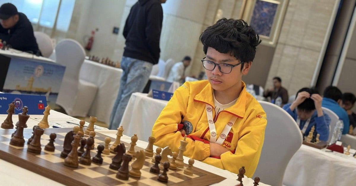A brilliant move by a 14-year-old Vietnamese chess player defeats the ...