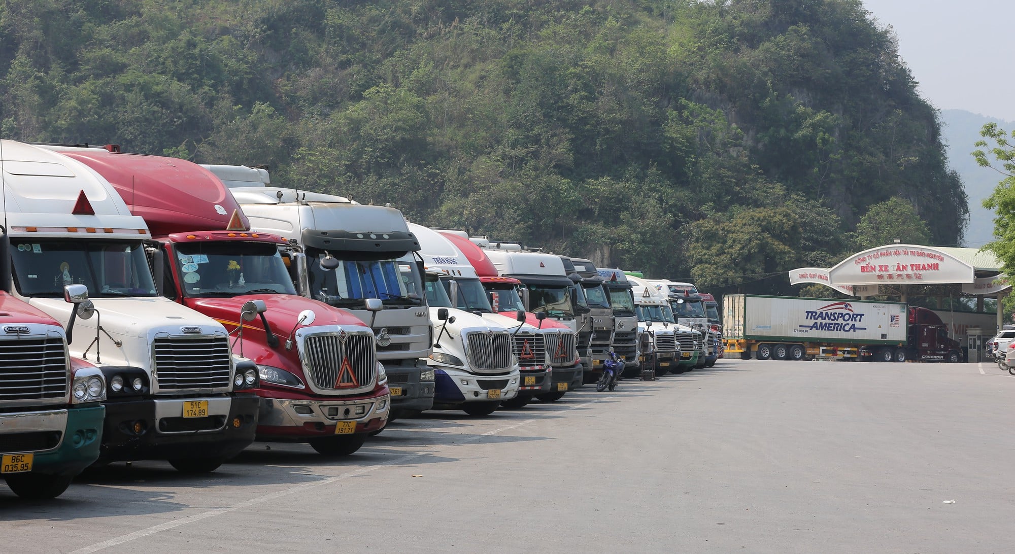 The situation of import and export of goods through border gates in ...