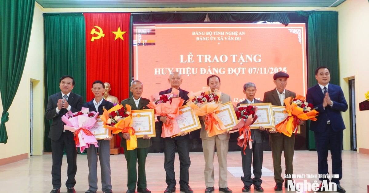 Vice Chairman of the Provincial People's Council Nguyen Nhu Khoi ...