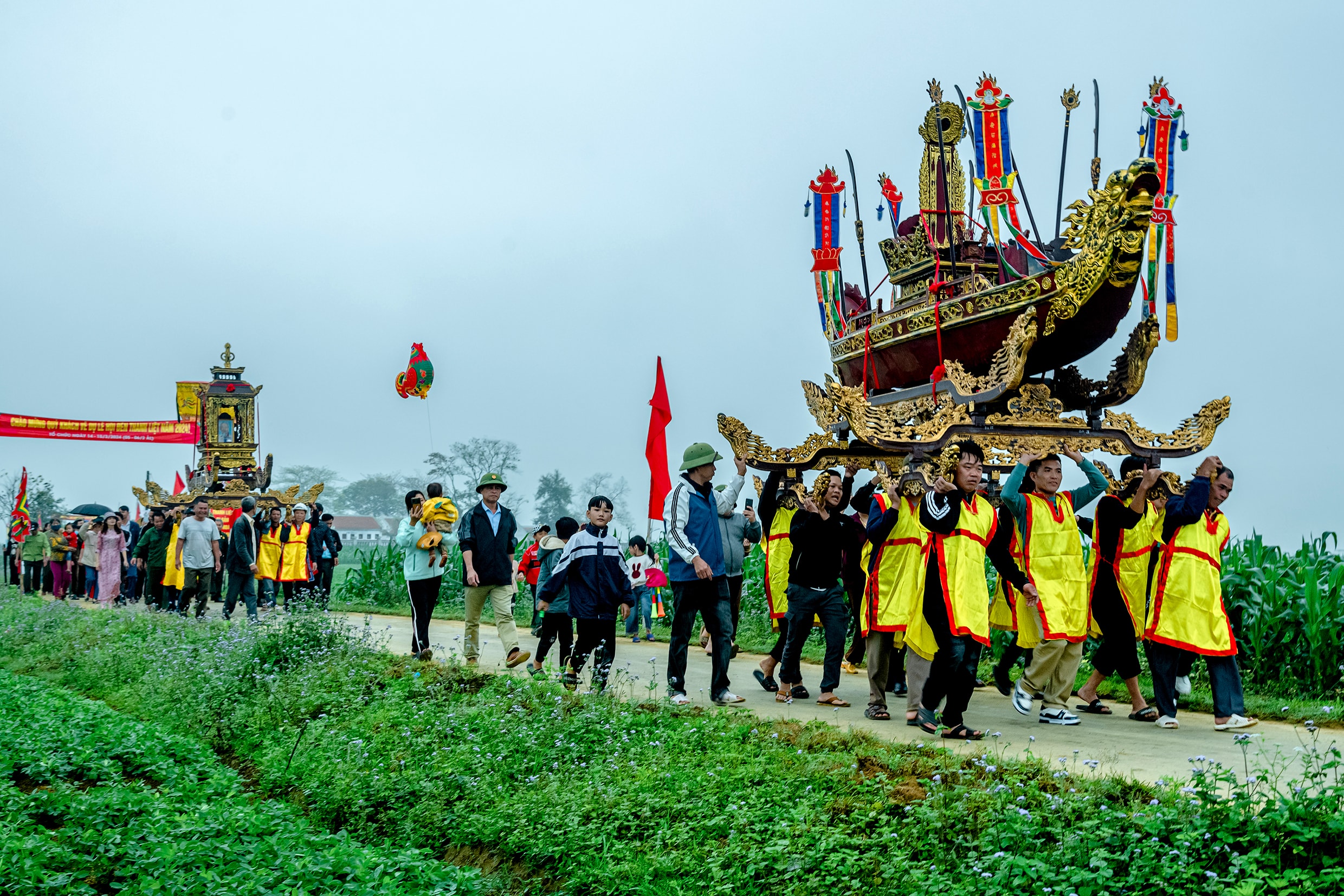 The unique Clam Procession Festival of the Thanh Liệt fishing village ...