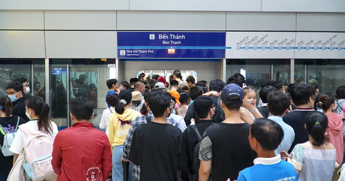 Metro Line 1 will increase night shifts to serve people celebrating New ...