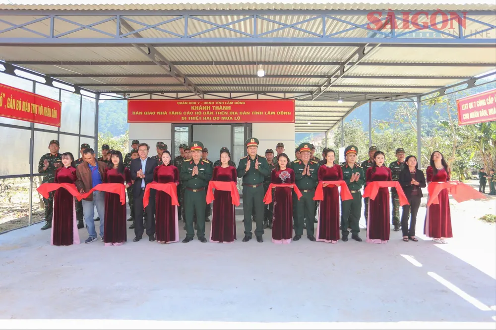 Military Region 7 handed over 4 houses to flood victims in Lam Dong ...