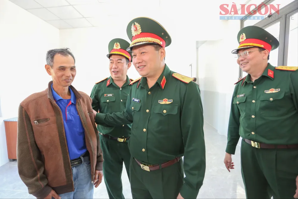 Military Region 7 handed over 4 houses to flood victims in Lam Dong ...
