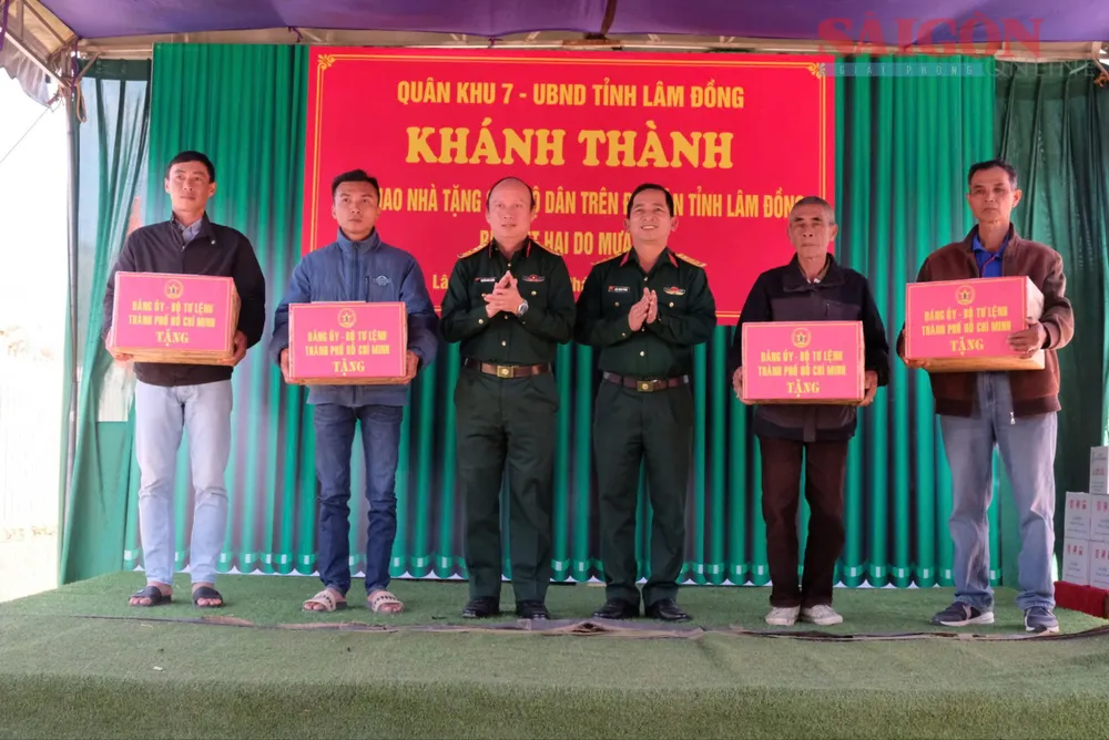 Military Region 7 handed over 4 houses to flood victims in Lam Dong ...