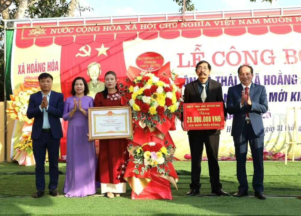 The first village in Hoang Hoa commune to achieve model new rural ...